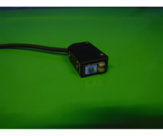 44-1204-63 【中古品】アンプ内蔵型光電センサ PZ-V11 【AXEL】 アズワン