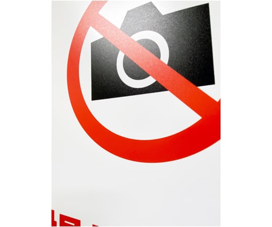 68-0312-42 JIS規格安全標識板（HIPS） 撮影禁止 254x356mm J2506-PM 【AXEL】 アズワン